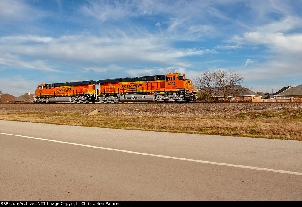 BNSF 4237 and BNSF 4238